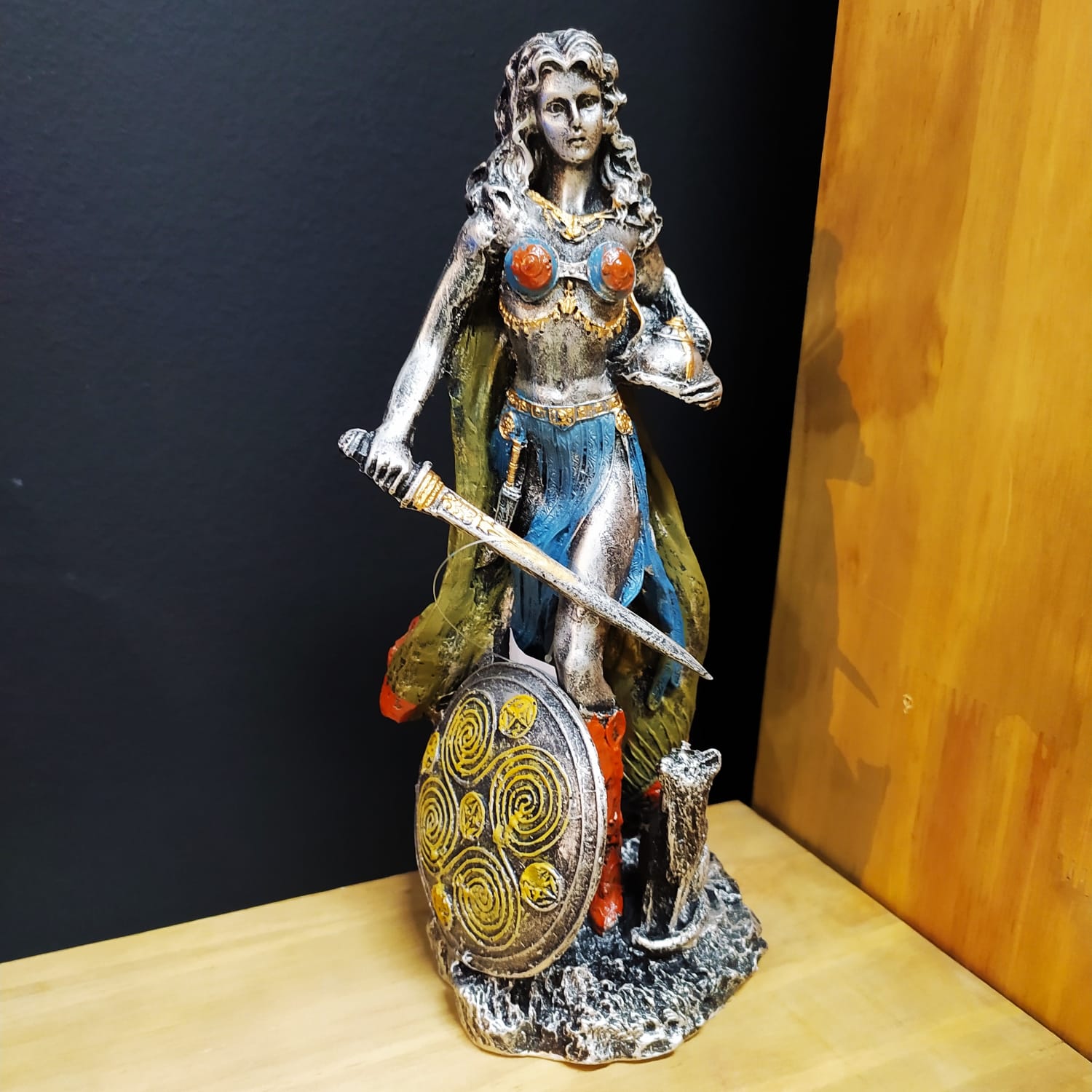 IMAGEM EM RESINA DEUSA FREYA 25CM – DEUSA DO AMOR E FERTILIDADE – Casa Fé